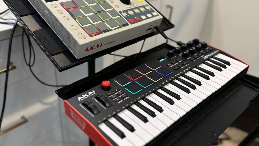 Mengapa MIDI Controller Penting dalam Pembuatan Musik – Auvitech ...